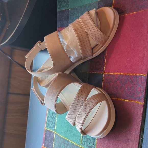 Life Stride | Shoes | Life Stride Ashley 2 Slingback Strappy Sandals ...